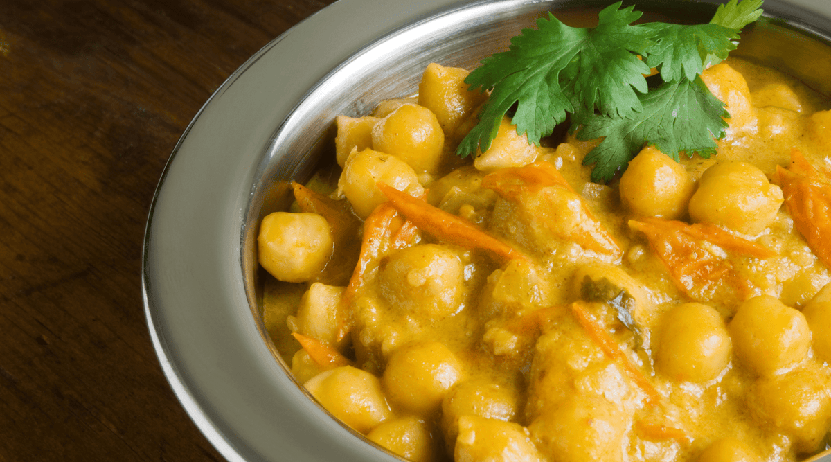 Cozy Garbanzo Curry Bowl: A Hearty Recipe for Chilly Evenings | Country ...